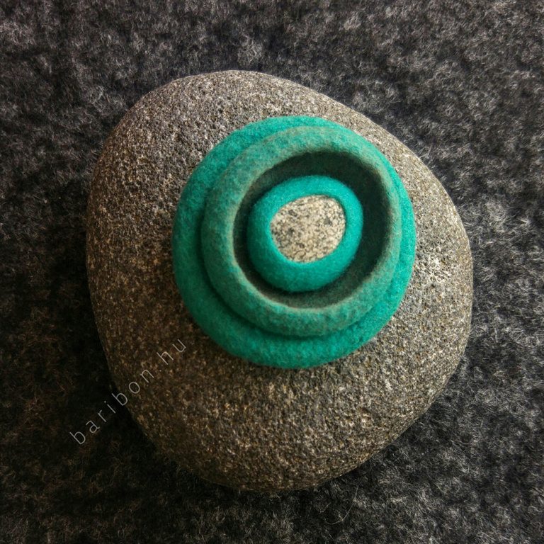Teal broche with double cradle and a stone – Baribon